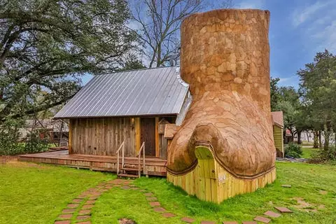 Tento texaský dom v tvare topánok si môžete prenajať za 1 200 dolárov