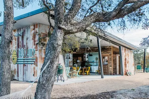 Reclaimed Hill Country Retreat - Airstream ati Ita Movie Yara