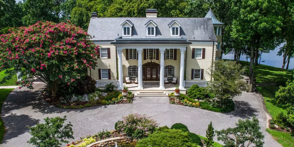 Reba McEntires tidligere hjem netop solgt for 3 millioner dollars - du kan nu blive gift på Reba McEntires tidligere Tennessee Mansion