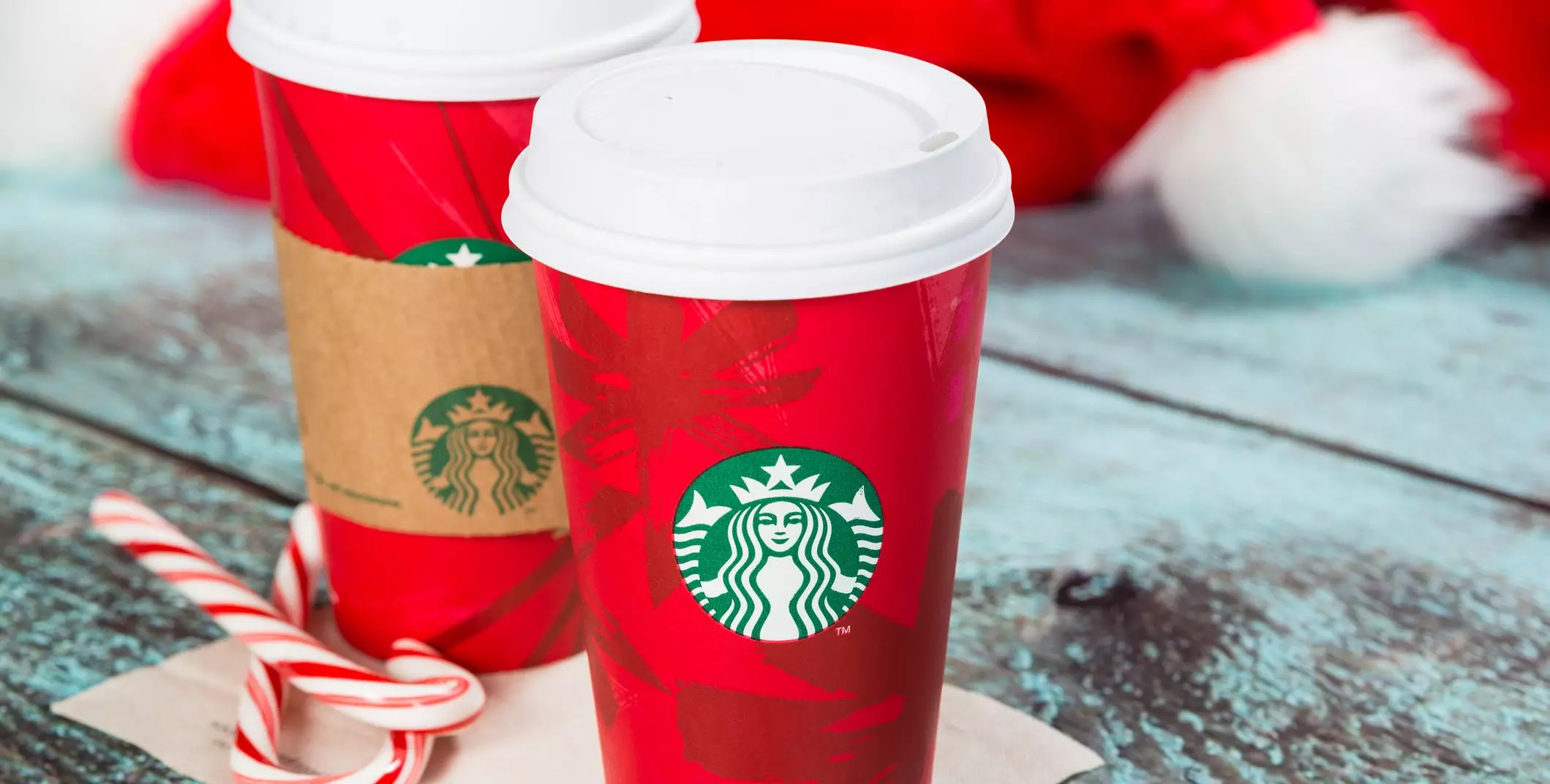 Shin Starbucks yana buɗewa akan Kirsimeti 2021? - Starbucks Holiday Hours da Jadawalin