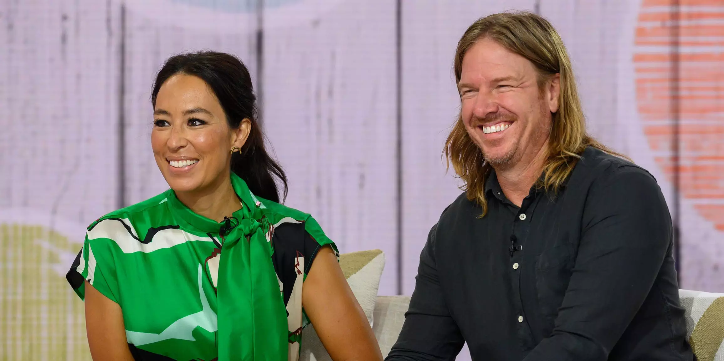 Ona Mufananidzo Mutsva 'Fixer Upper' Nyeredzi Joanna Gaines Anoshivirira NeChip mukukudza kweZuva rake rekuzvarwa.