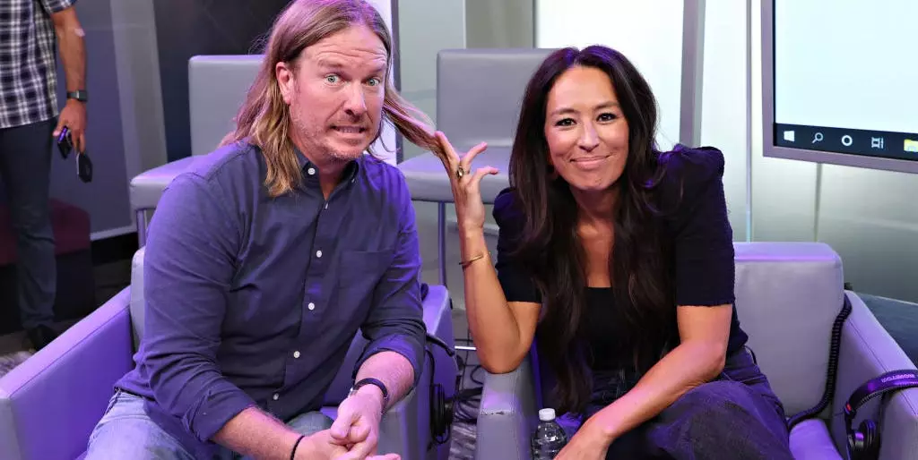 Els aficionats es reuneixen al voltant de Fixer Upper Star Chip Gaines després de publicar un vídeo que revela que s'està tallant els cabells per caritat