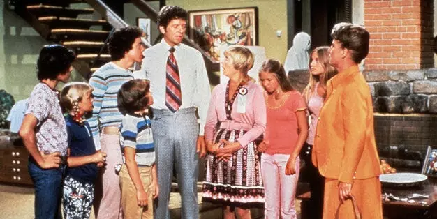 Ụlọ Brady Bunch maka ọrịre - Hụ ihe ụlọ Brady Bunch dị ugbu a