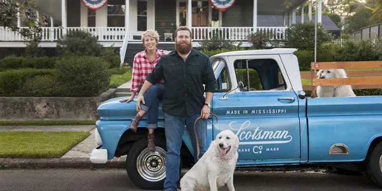 'Home Town' Fa'asilasila Lona Aso Muamua ma o lo'o fa'asalalauina i le mae'a ai o le Fixer Upper