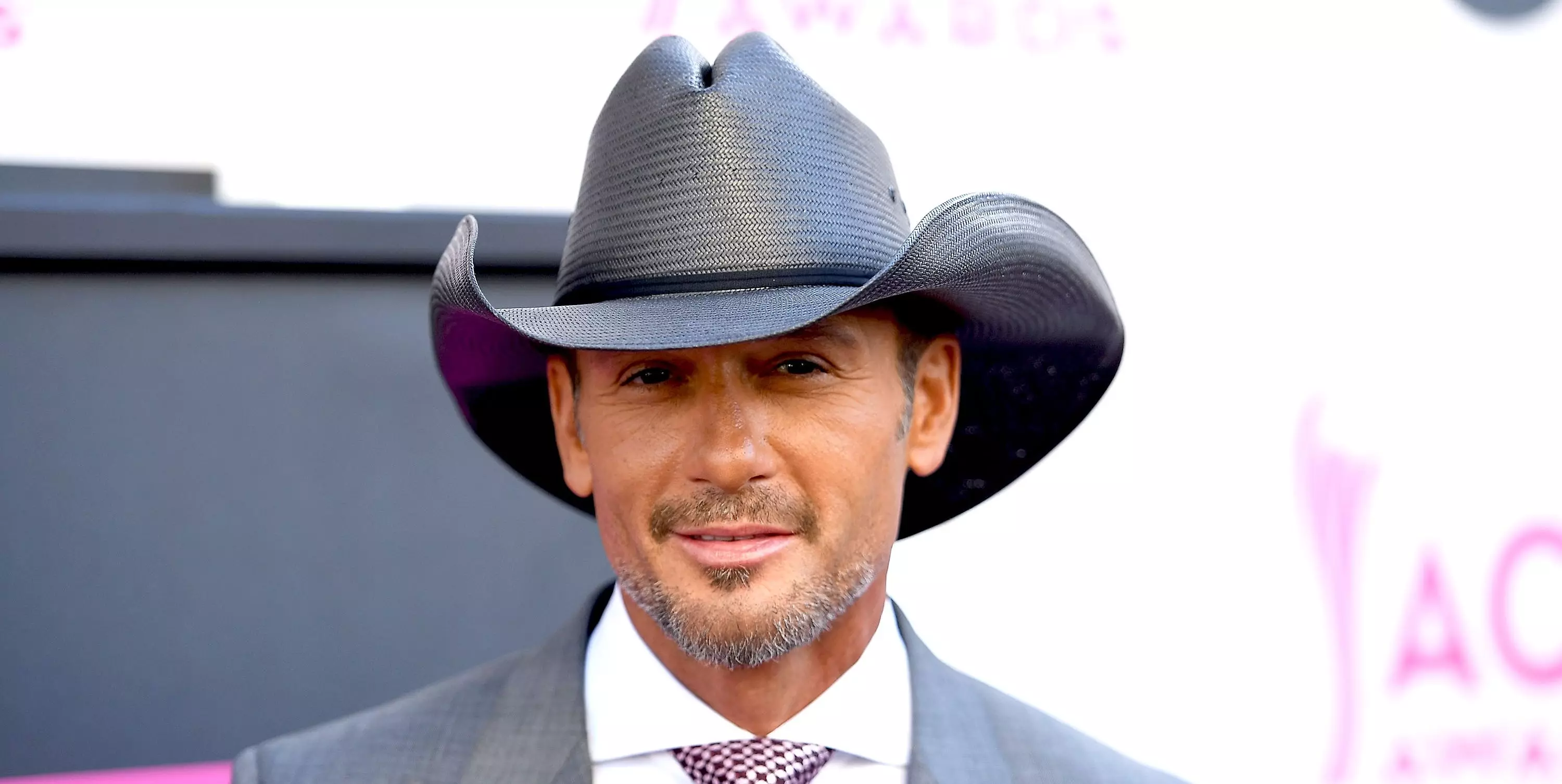 Ang Behind-the-Scenes Pics ni Tim McGraw Adunay 'Yellowstone' Fans nga Nalipay kaayo sa Prequel