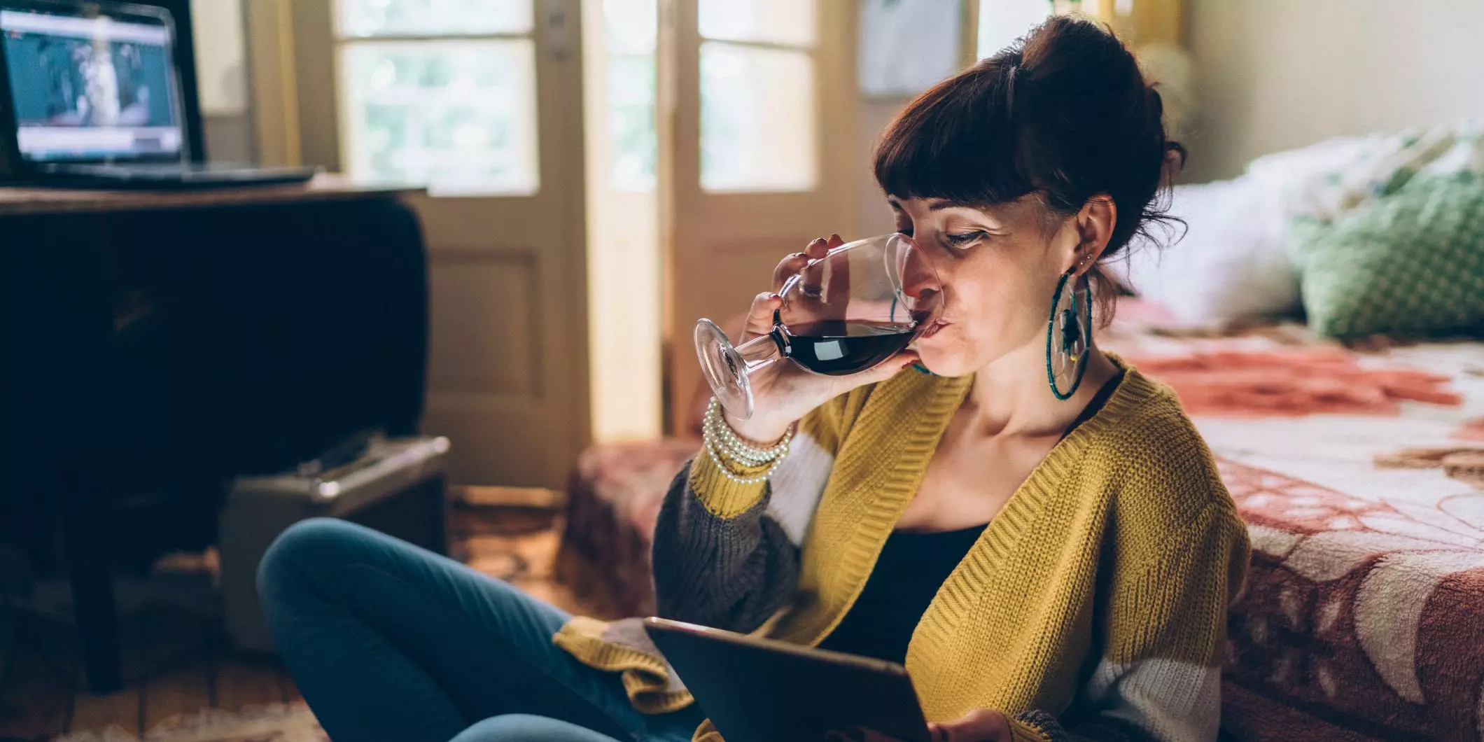 Sådan afholder du en virtuel happy hour - sjove ideer til drinks med venner