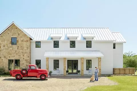 Tento statek v Texasu může ubytovat 27 lidí a my se chceme nastěhovat