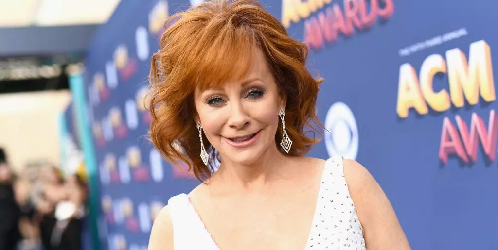 Reba McEntire on Love After Narvel Blackstock Divorce - የሬባ ማክኤንቲር የወንድ ጓደኛ አንቶኒ 'ስኬተር' ላሱዞ