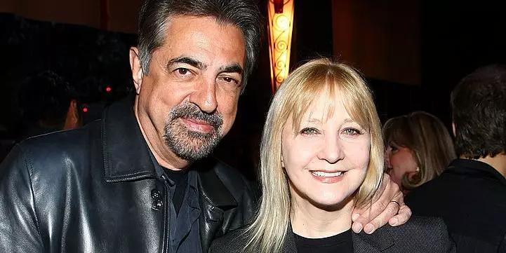 Joe Mantegna na nwunye ya Arlene - Ihe niile gbasara mmekọrịta ha na ụmụaka