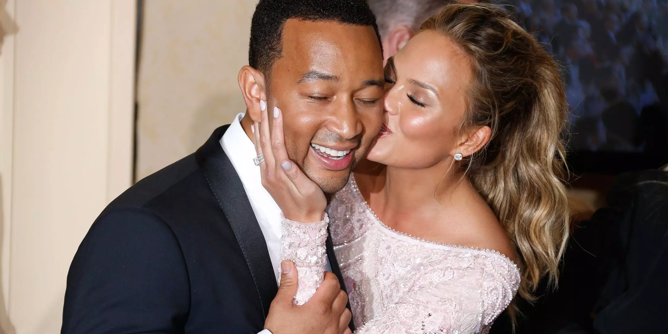 John Legend na Chrissy Teigen Alụmdi na Nwunye - Nwunye na ụmụaka Onye nchịkwa olu