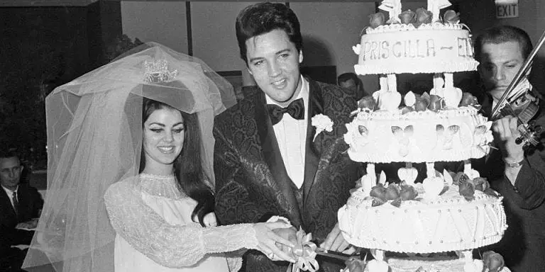 Agbamakwụkwọ Elvis na Priscilla Presley - Afọ 50 nke Elvis na Priscilla's Nuptial