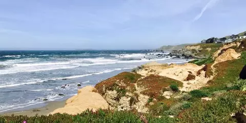 13 najlepších plážových kempingov v Kalifornii – kde môžete kempovať na pláži v severnej a južnej CA