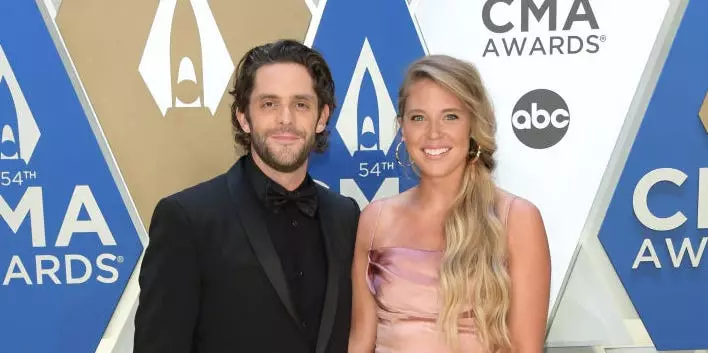 Wo Fọto Isinmi Iyawo Thomas Rhett Lauren Akins Pipin ti Awọn ọmọbirin wọn lori Instagram