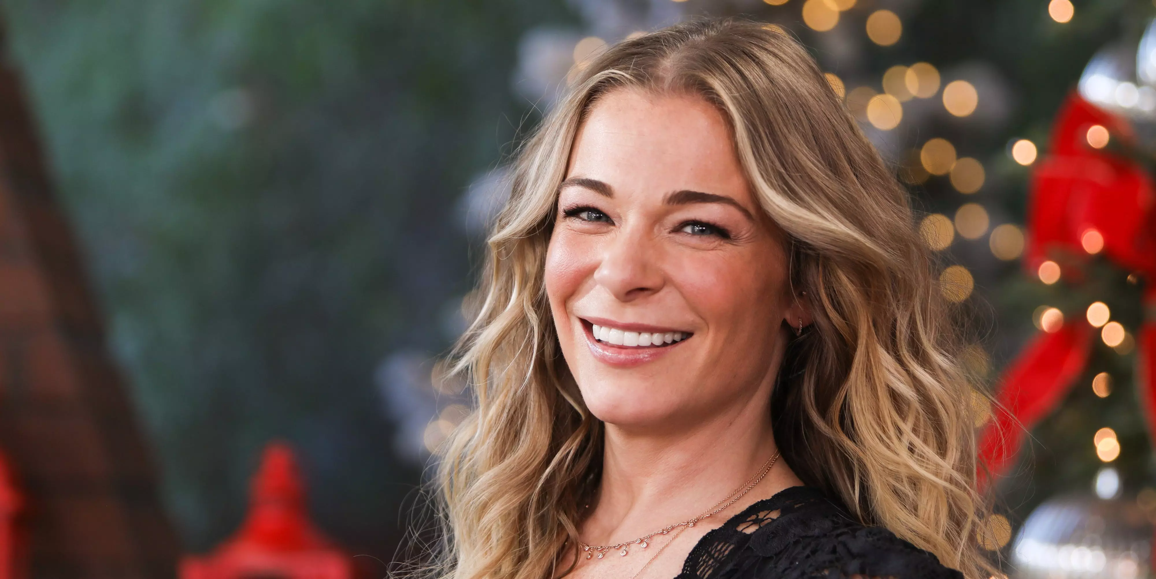 Wo LeAnn Rimes Titun Aworan Lẹhin-Awọn oju iṣẹlẹ Ti Awọn onijakidijagan Ṣe Ife