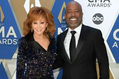 Itan Lẹhin Idi ti Reba McEntire Ko Ṣe Alejo Awọn ẹbun CMA ni 2021